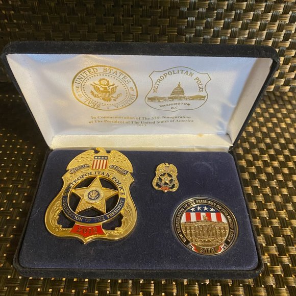 Commemorartive-Badge | Other | President Obamas Inauguration Momento ...